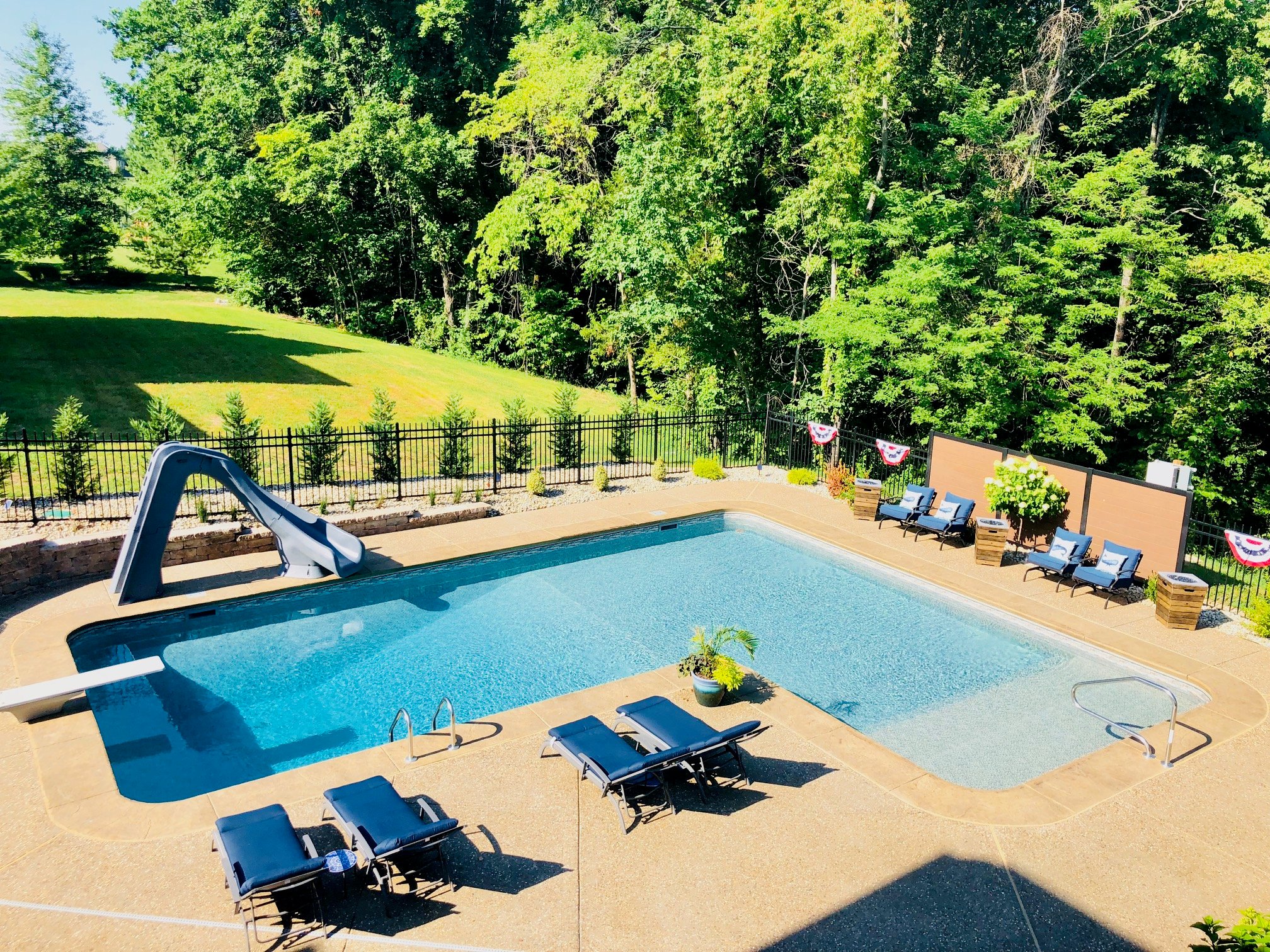 What Are the Different Vinyl Liner Bead Types for Swimming Pools