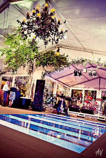Top 3 Tips For an Epic New Year's Eve Poolside Party!
